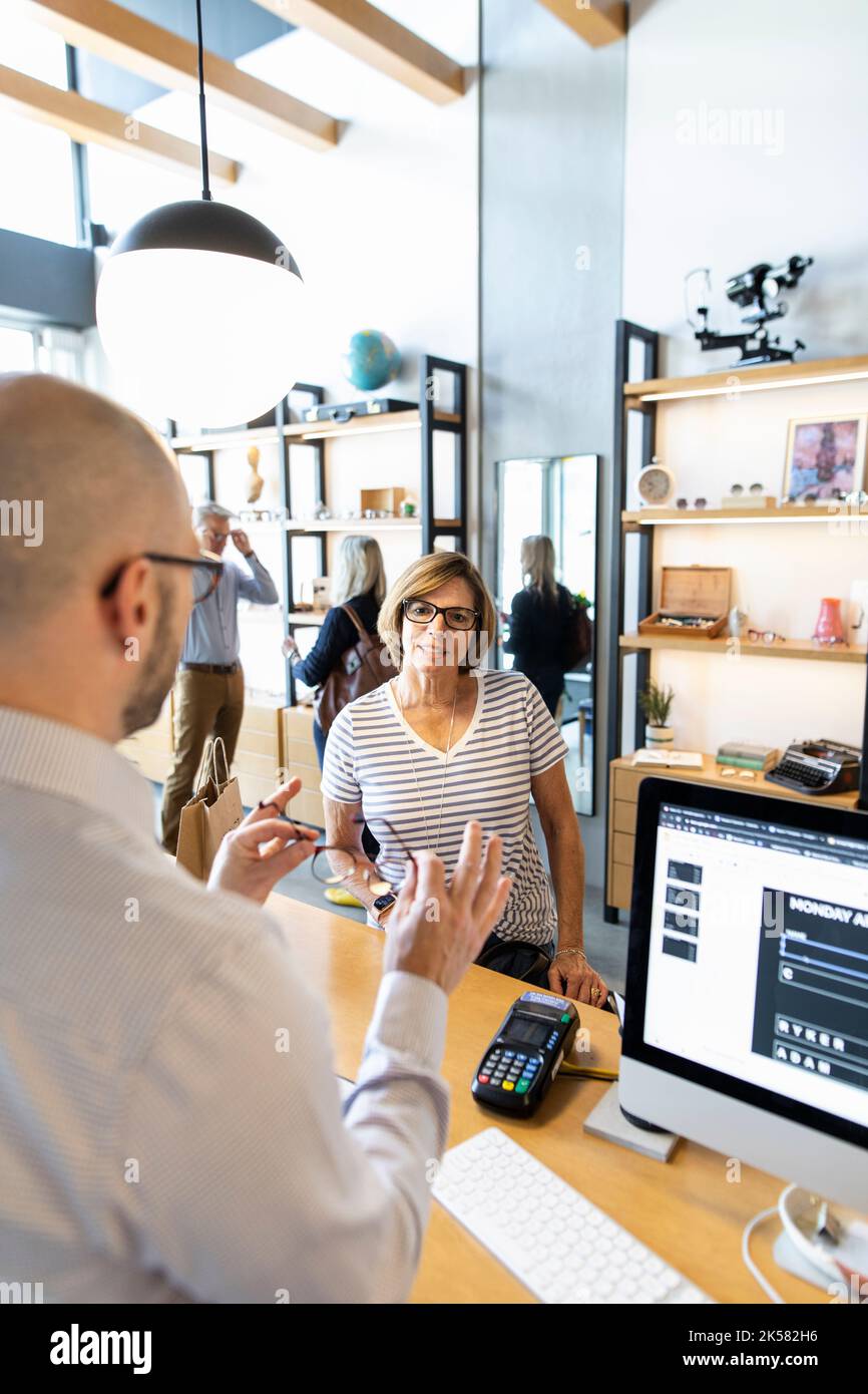 Optical store talking hi-res stock photography and images - Alamy