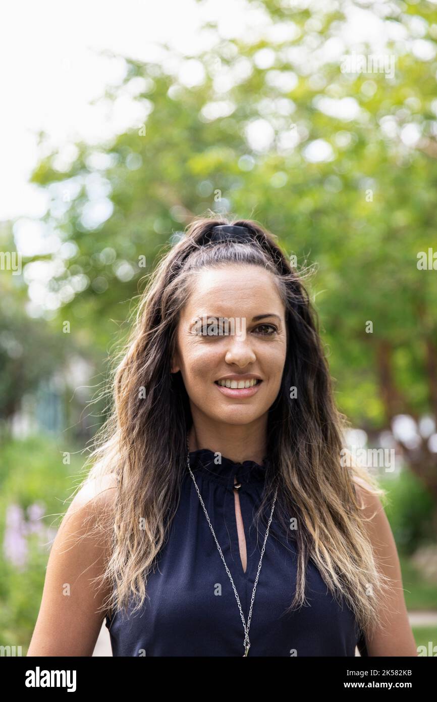 Beautiful woman portrait smiling hi-res stock photography and images ...