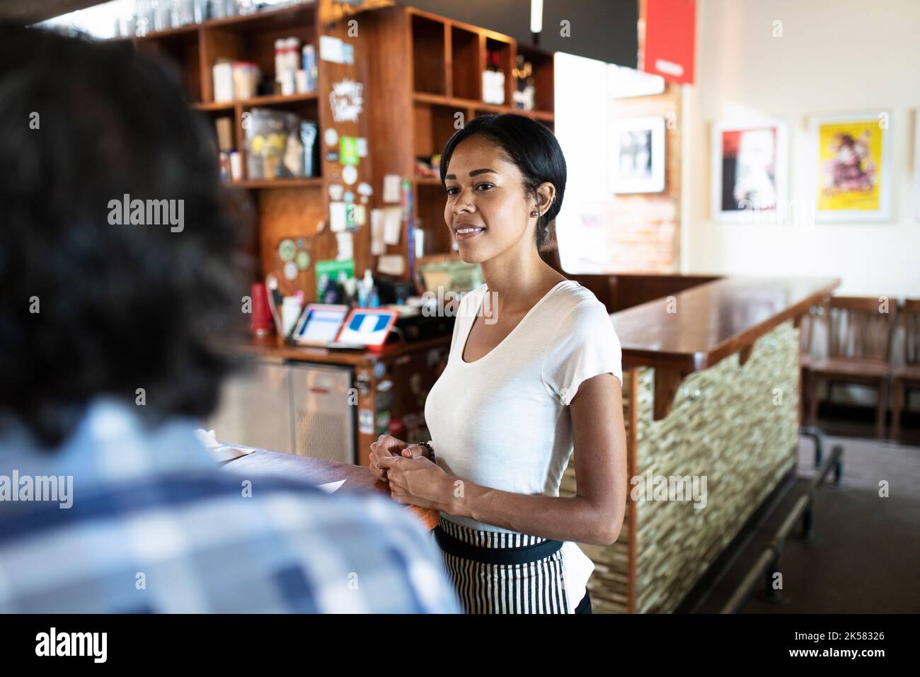 Customer listening hi-res stock photography and images - Alamy