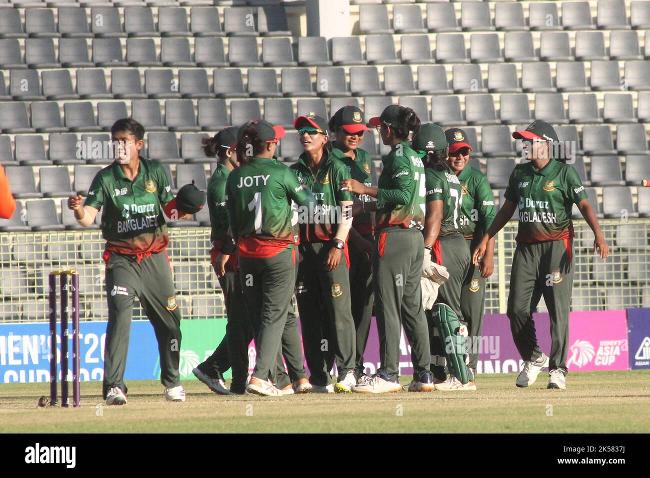 Bangladesh women cricket team hi-res stock photography and images - Alamy