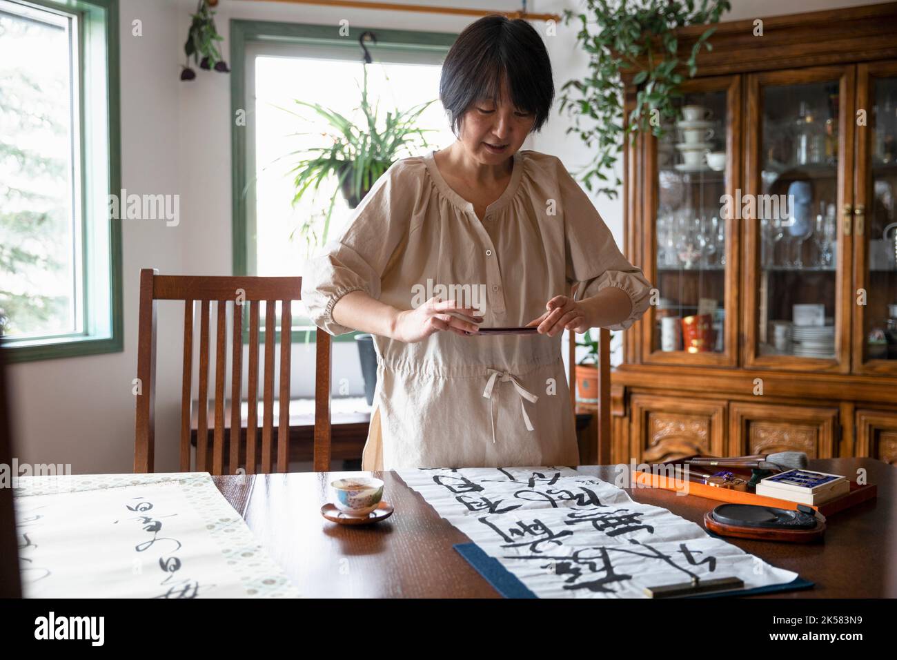 Smart phone photograph paper hi-res stock photography and images - Alamy