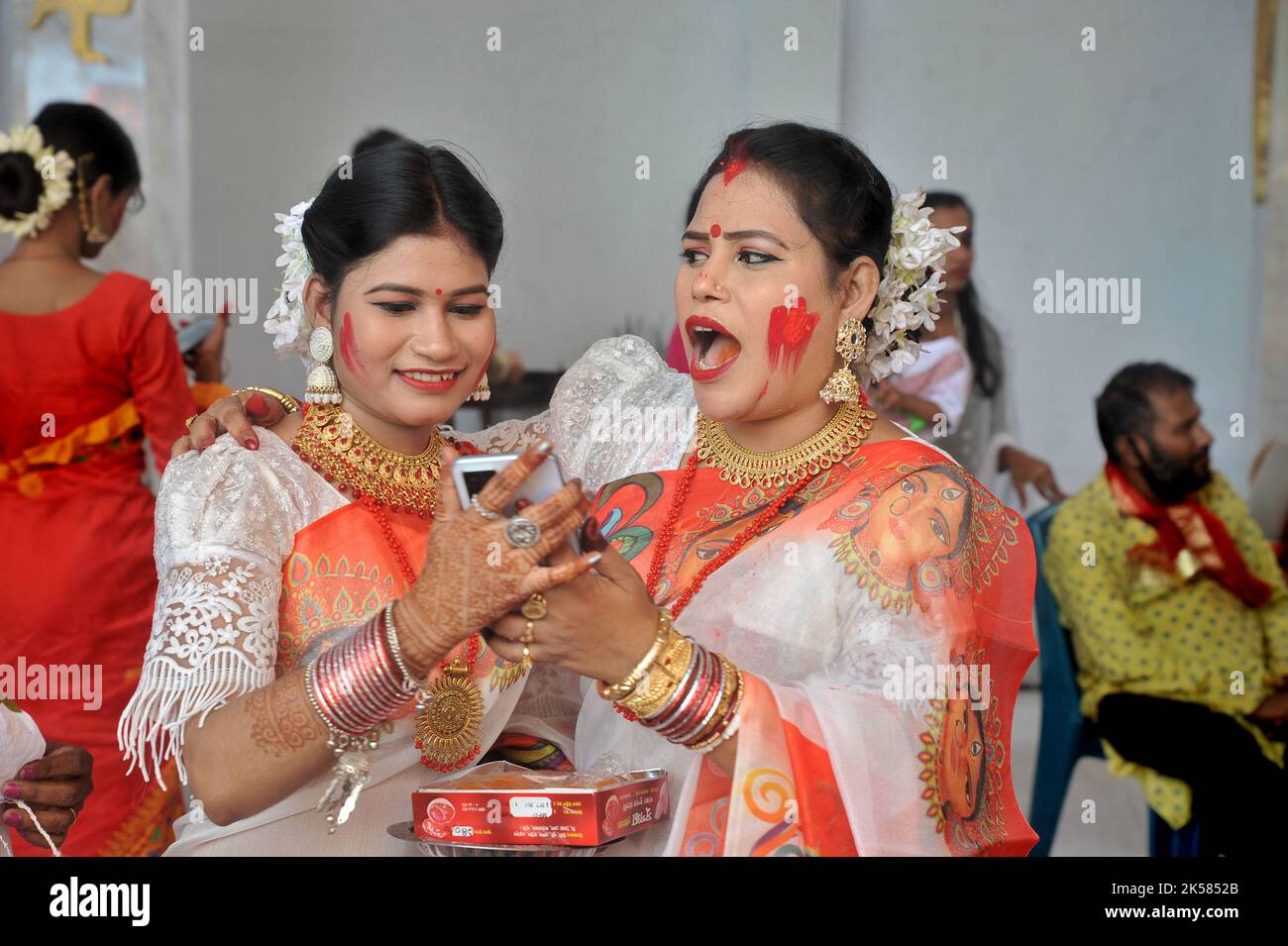 Dhaka, Bangladesh. 6th October 2022. Bijaya Dashami has been celebrated ...
