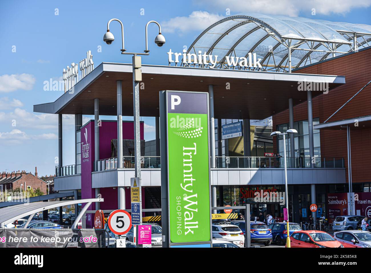 5 October 2022: Wakefield, West Yorkshire, England, UK - Photo shows ...