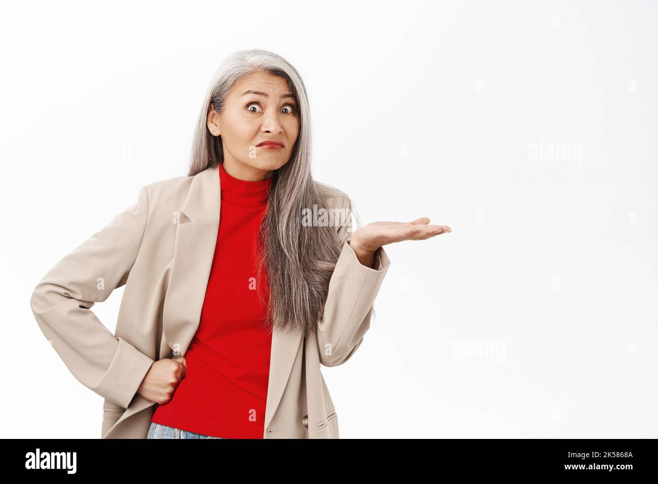 Portrait of asian senior woman, korean middle-aged woman in stylish ...