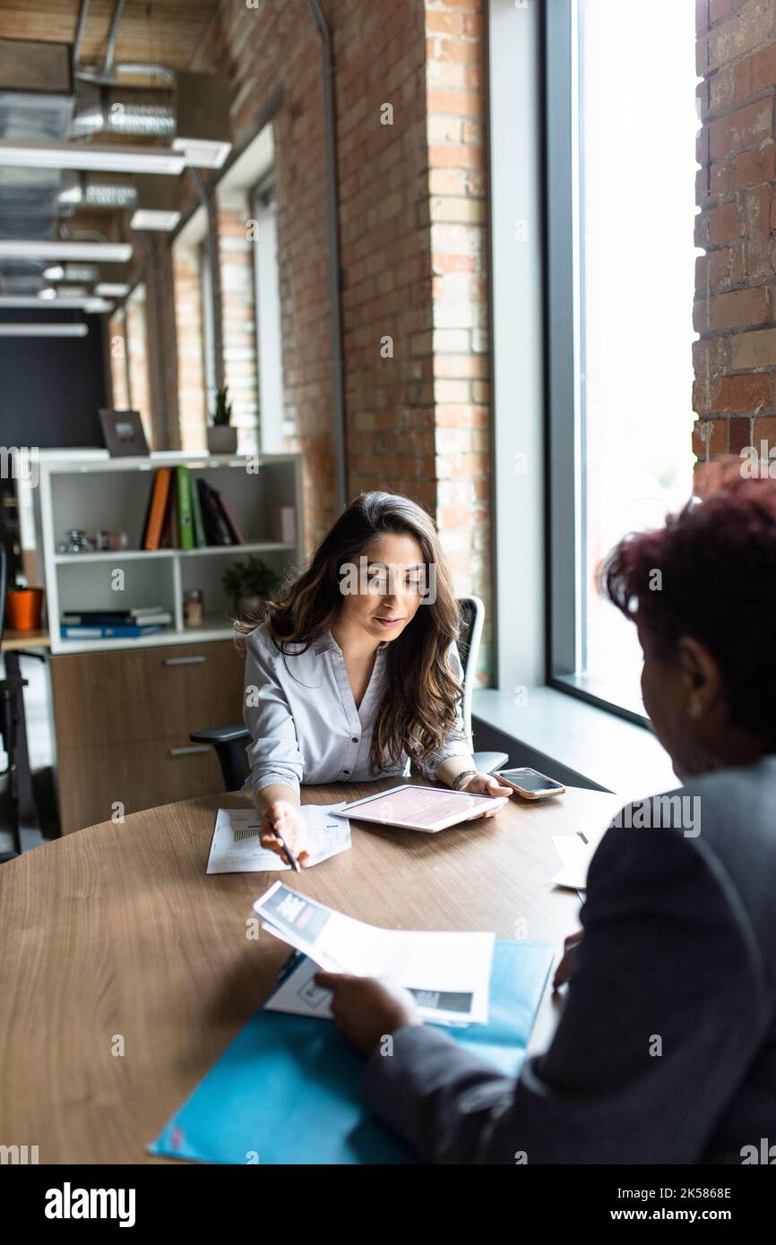 Female client hi-res stock photography and images - Alamy