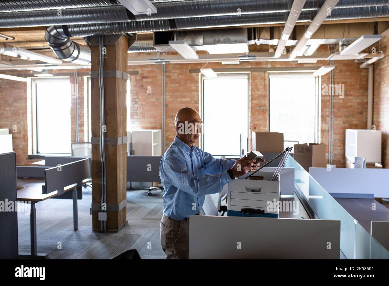 Office person holding box hi-res stock photography and images - Alamy