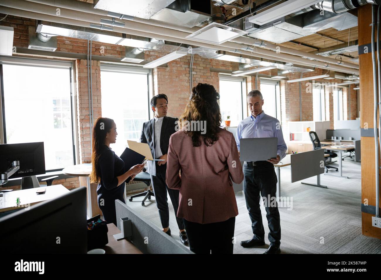 Business meeting open plan hi-res stock photography and images - Alamy