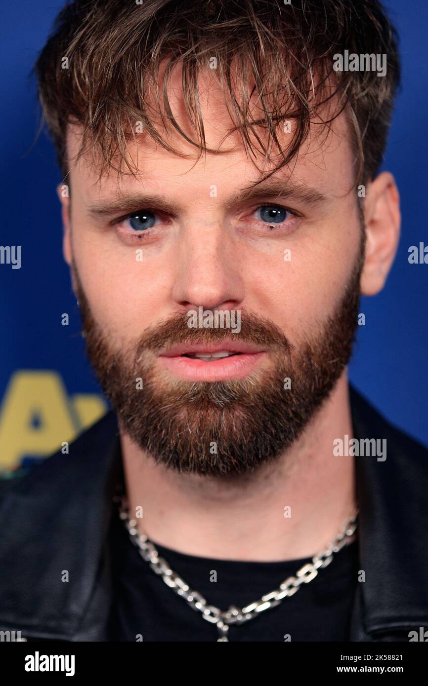 2022-10-06 19:07:25 AMSTERDAM - Tim Hofman on the red carpet before the ...