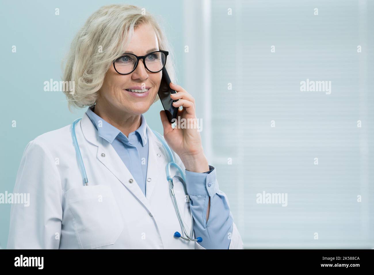 Online medical consultations hi-res stock photography and images - Alamy