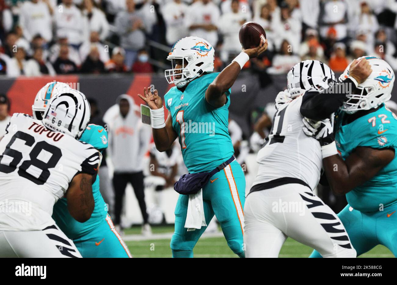 Tua tagovailoa miami dolphins hi-res stock photography and images - Alamy