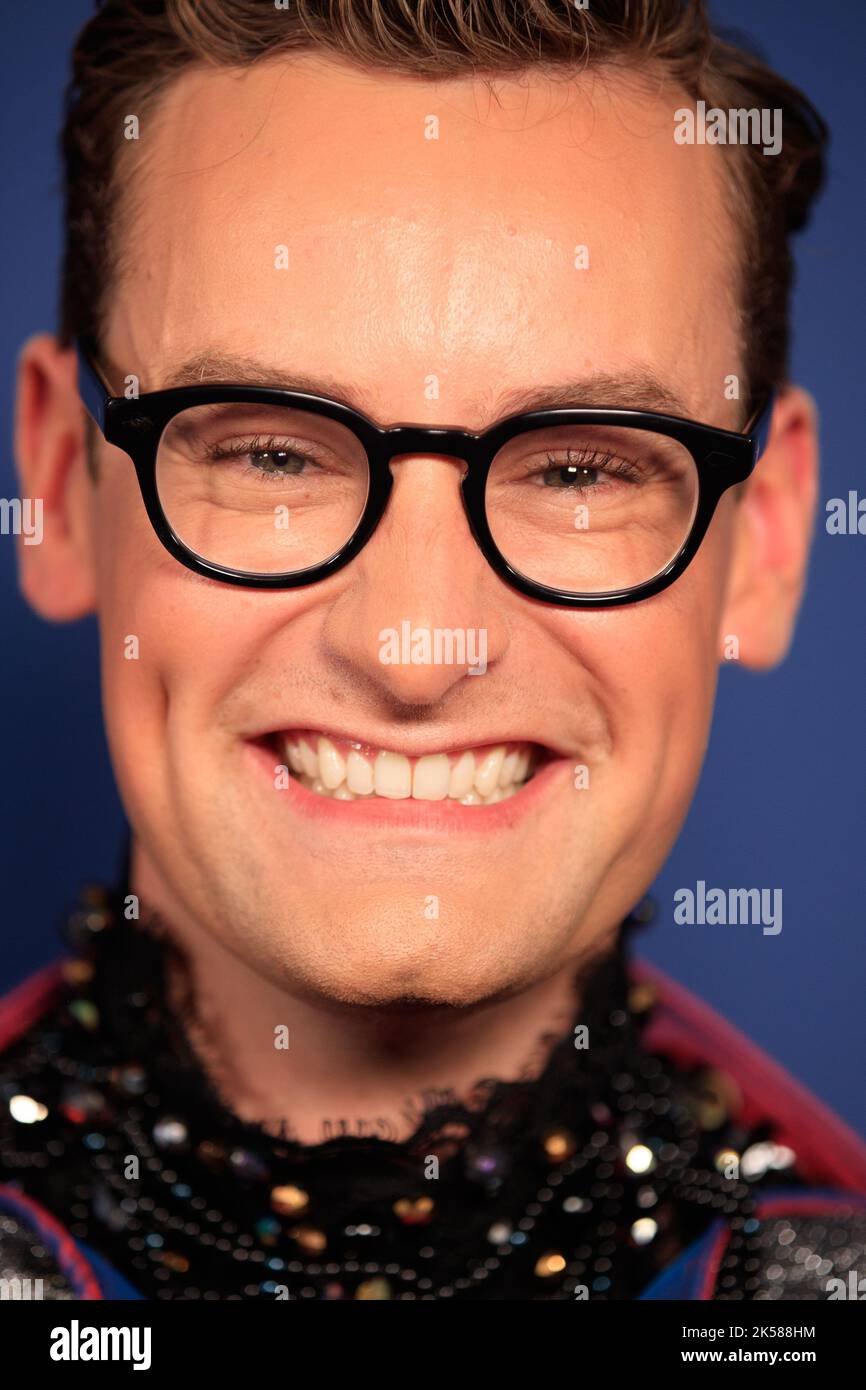 Golden shot tv show hi-res stock photography and images - Alamy