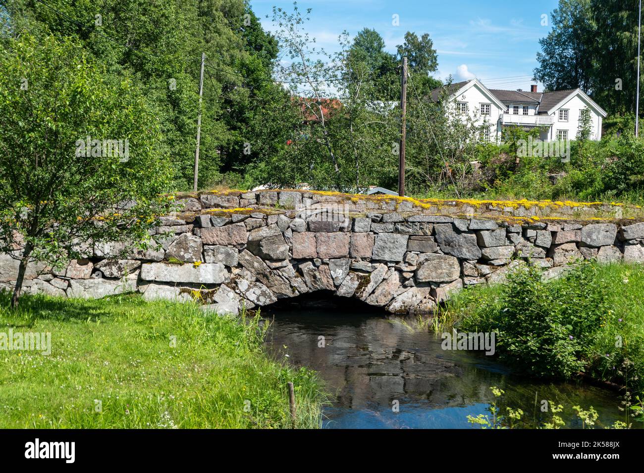 Old stone arch bridge hi-res stock photography and images - Alamy