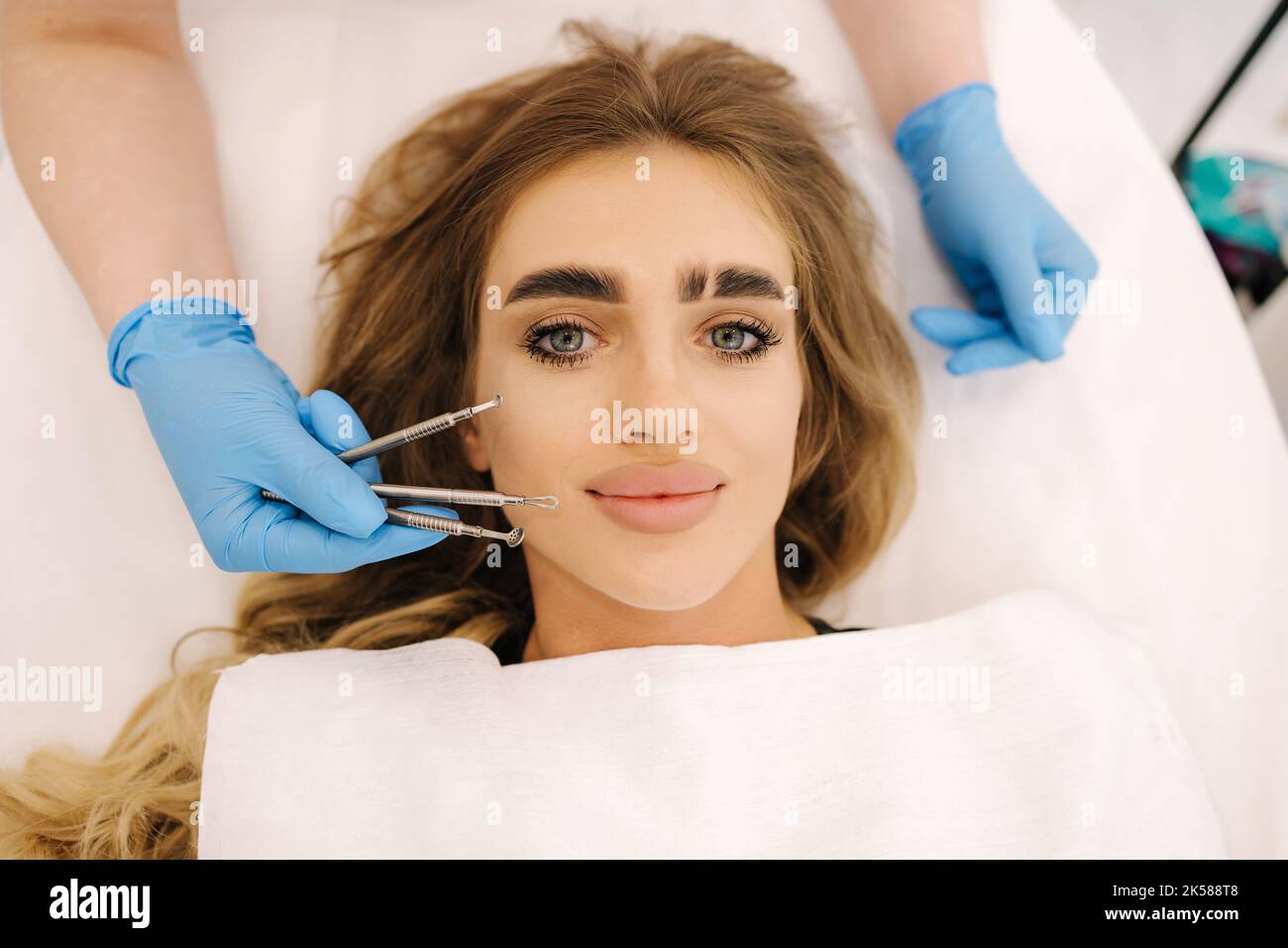 Deep facial cleansing hardware device hi-res stock photography and ...