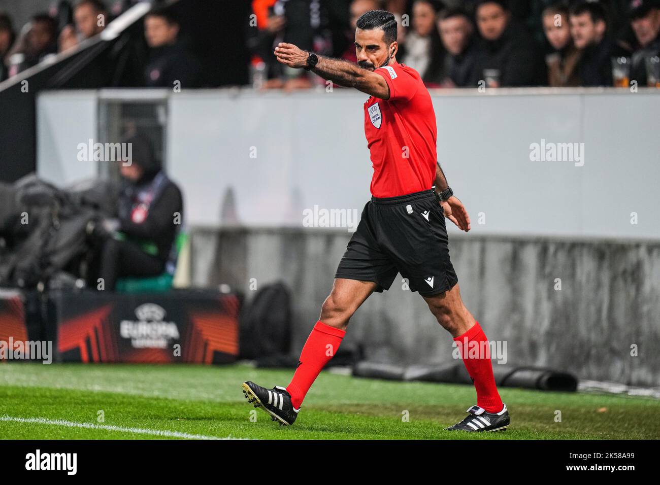 Herning - Referee Mohammed Al-Hakim awards Feyenoord a penalty during the match between FC ...