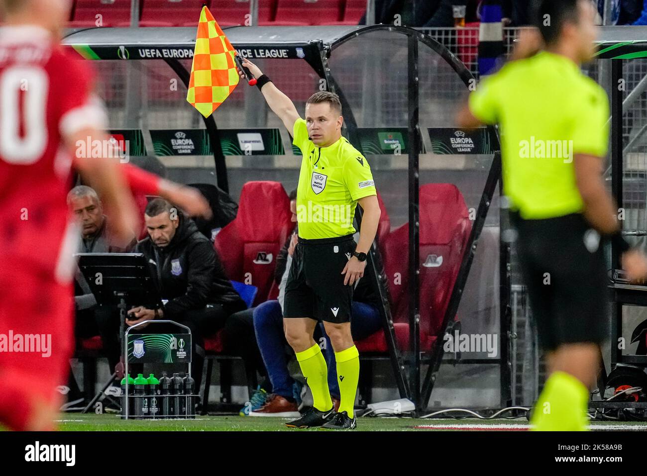 ALKMAAR, NETHERLANDS - OCTOBER 6: assistant referee Geir Isaksen during the UEFA Europa ...
