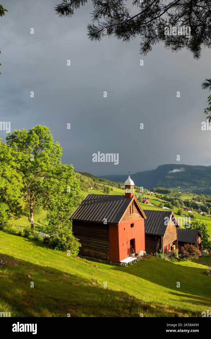 Old wooden farm hi-res stock photography and images - Alamy