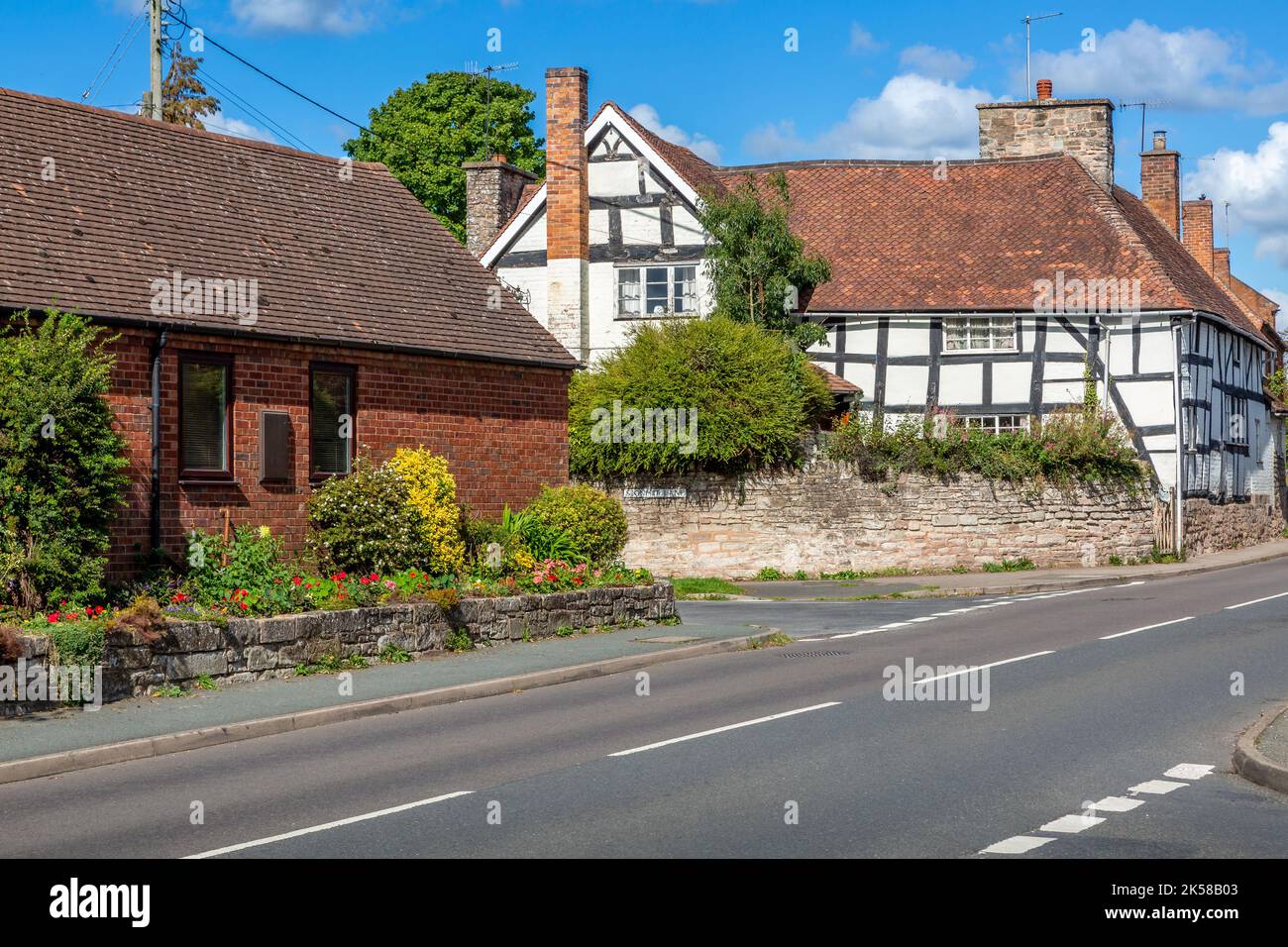 Street views with cottages in Worcestershire village of Inkberrow Stock ...