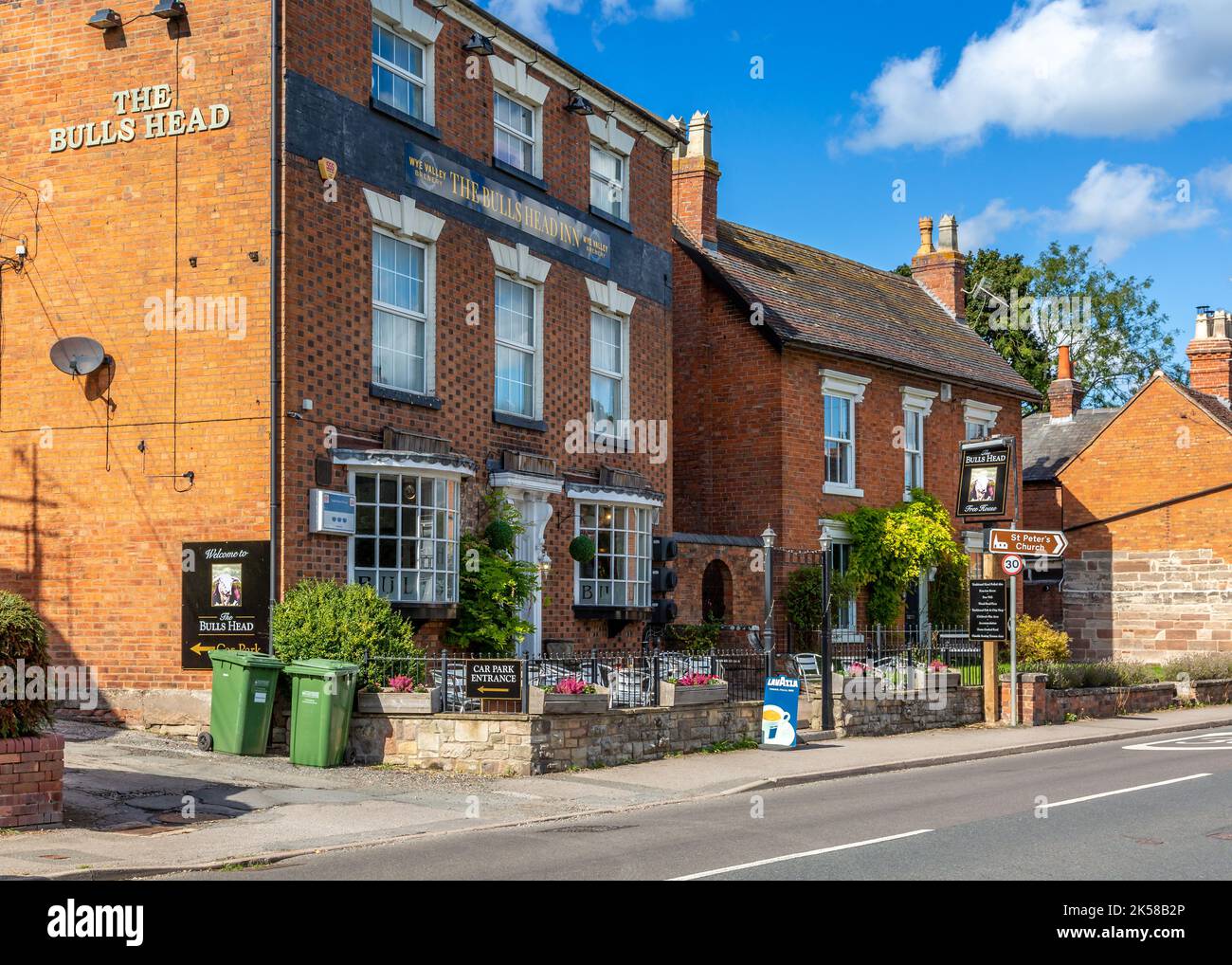 The Bulls Head pub in the Worcestershire village of Inkberrow Stock ...