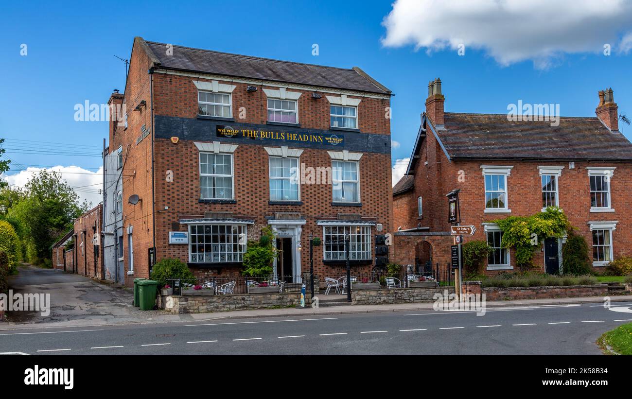 The Bulls Head pub in the Worcestershire village of Inkberrow Stock ...