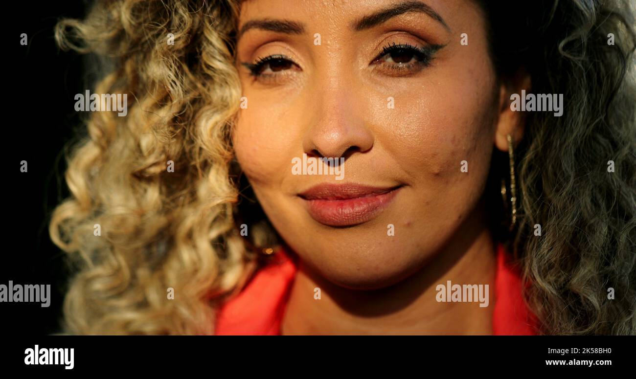 Hispanic latina woman smiling portrait in sunlight Stock Photo - Alamy Hispanic latina woman smiling portrait in sunlight Stock Photo - Alamy