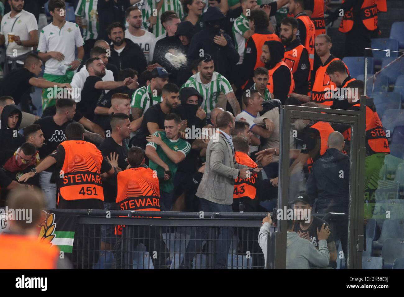 Europe football fans fight hi-res stock photography and images - Alamy