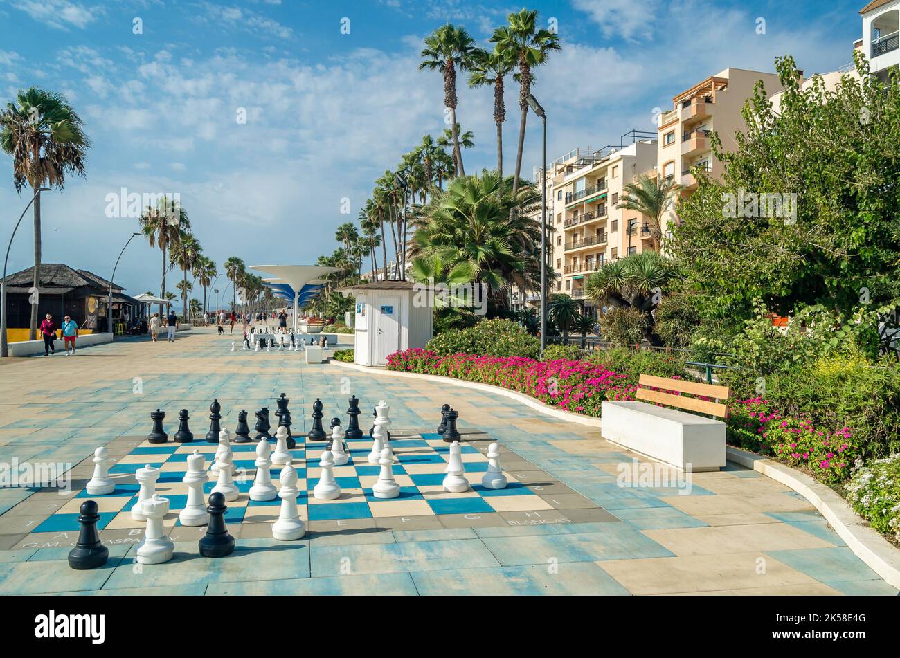ESTEPONA, SPAIN - OCTOBER 12, 2021: People strolling on the seafront of ...