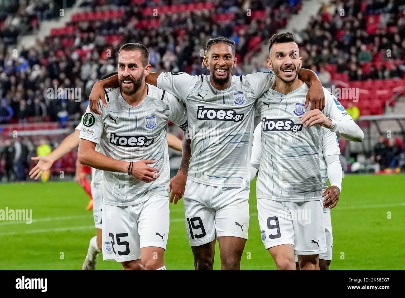 ALKMAAR, NETHERLANDS - OCTOBER 6: Euclides Cabral of Apollon celebrates ...