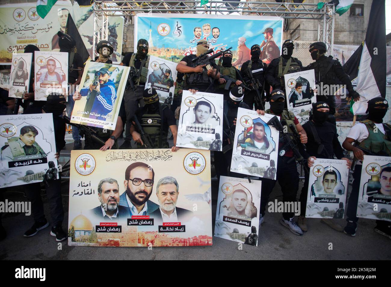 Jenin, Palestine. 06th Oct, 2022. Palestinian gunmen from the Jenin ...