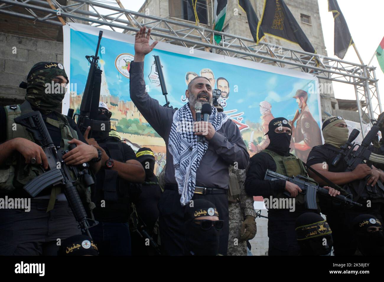 Jenin, Palestine. 06th Oct, 2022. Palestinian gunmen from the Jenin ...