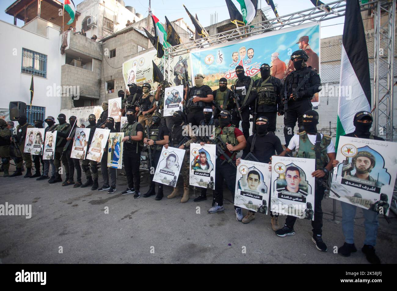 Jenin, Palestine. 06th Oct, 2022. Palestinian gunmen from the Jenin ...