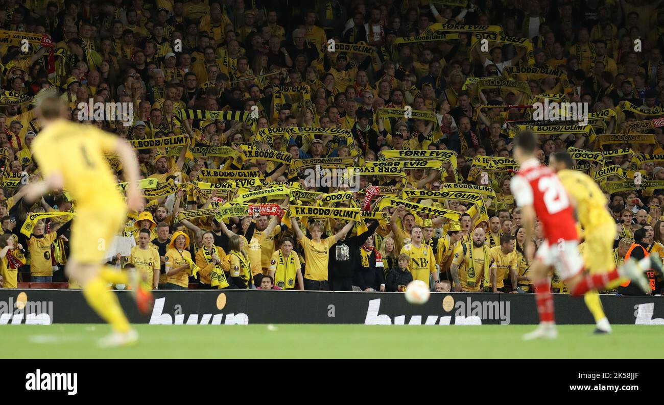 Emirates arsenal fans flags hi-res stock photography and images - Alamy