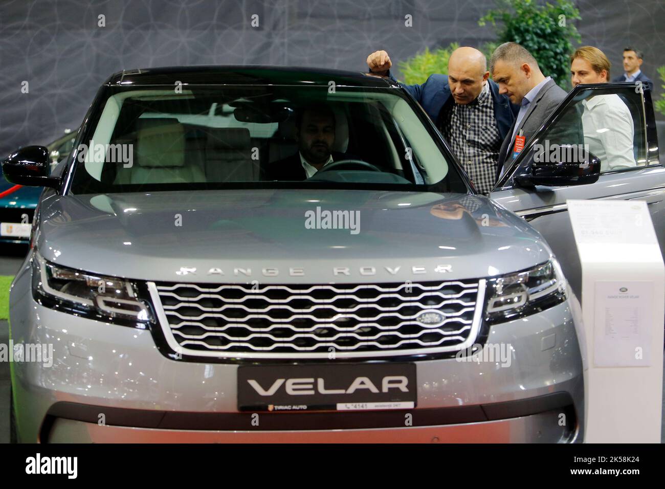 Bucharest, Romania. 6th Oct, 2022. Visitors look at the new Range Rover ...