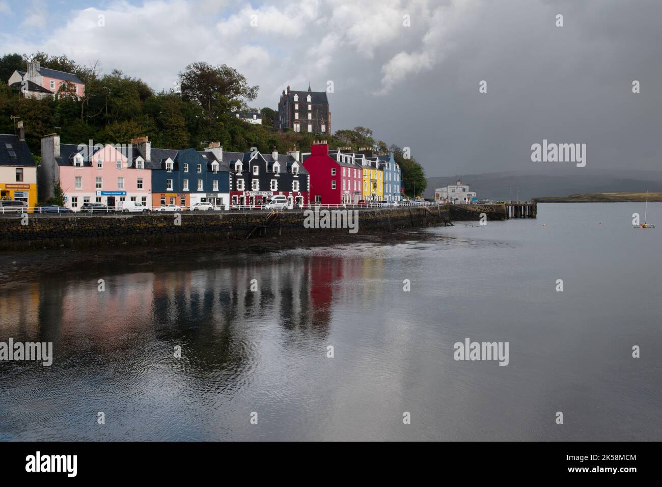 Showery Day at Tobermory, Isle of Mull. Scotland, UK Stock Photo - Alamy