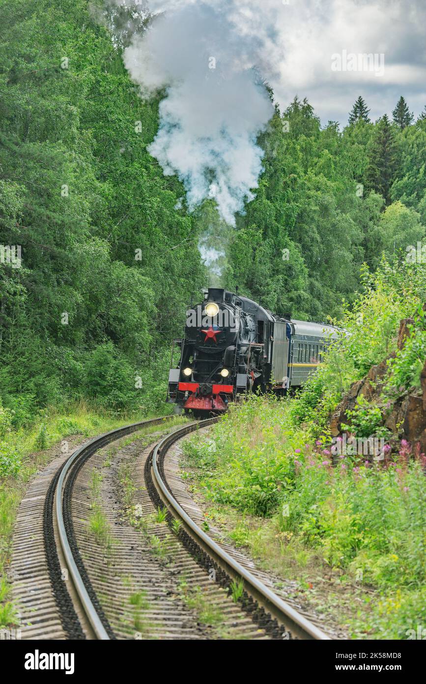 Retro steam train approaches to the platform Stock Photo - Alamy