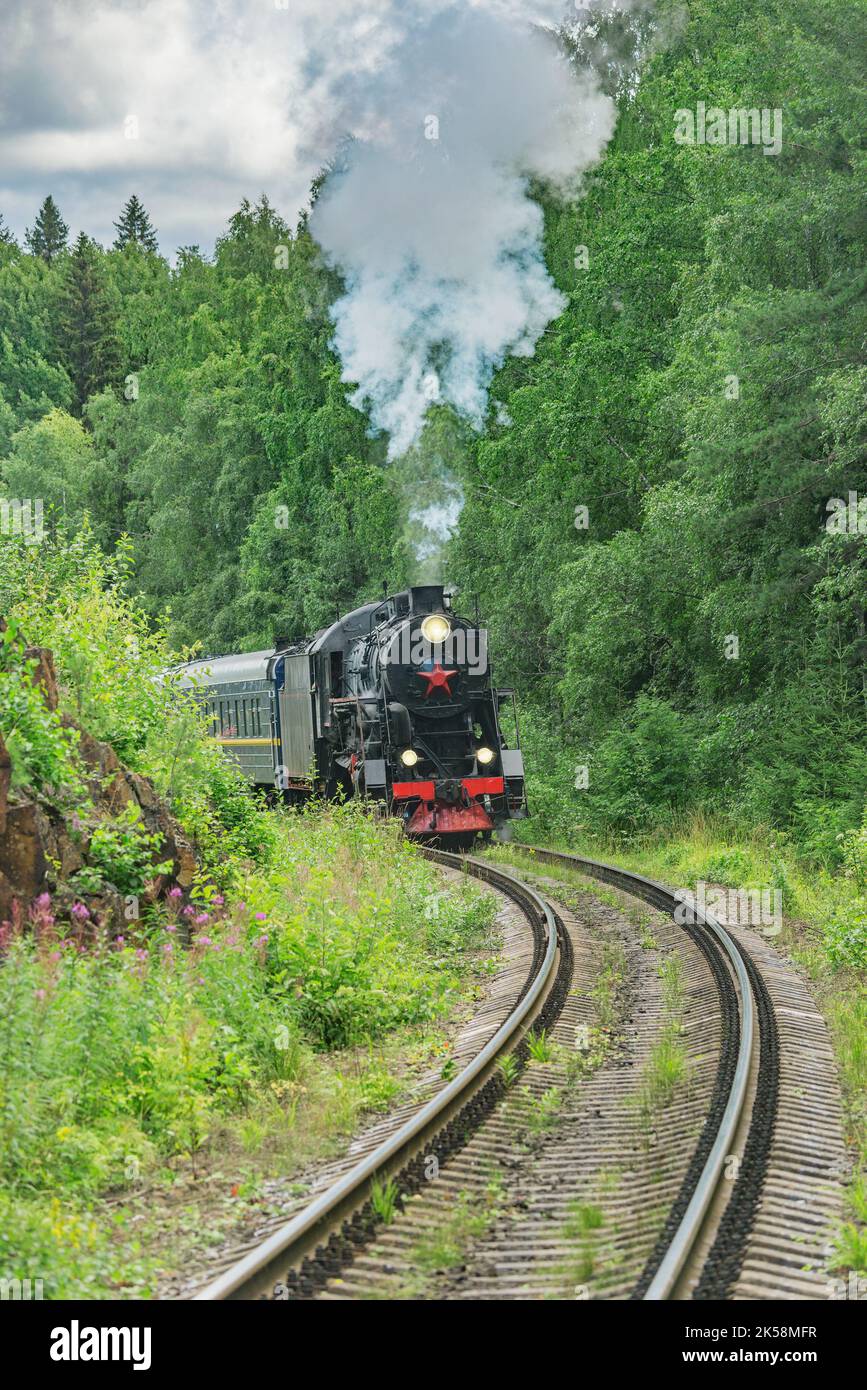 Retro steam train approaches to the platform Stock Photo - Alamy
