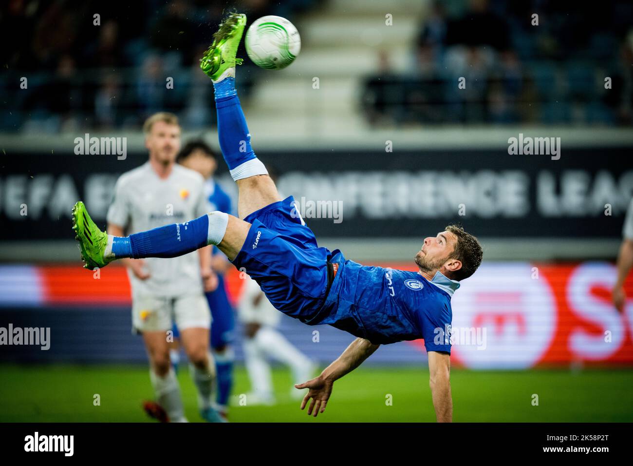 Gent, Belgium, 06/10/2022, Gent's Hugo Cuypers fight for the ball during a soccer match between ...