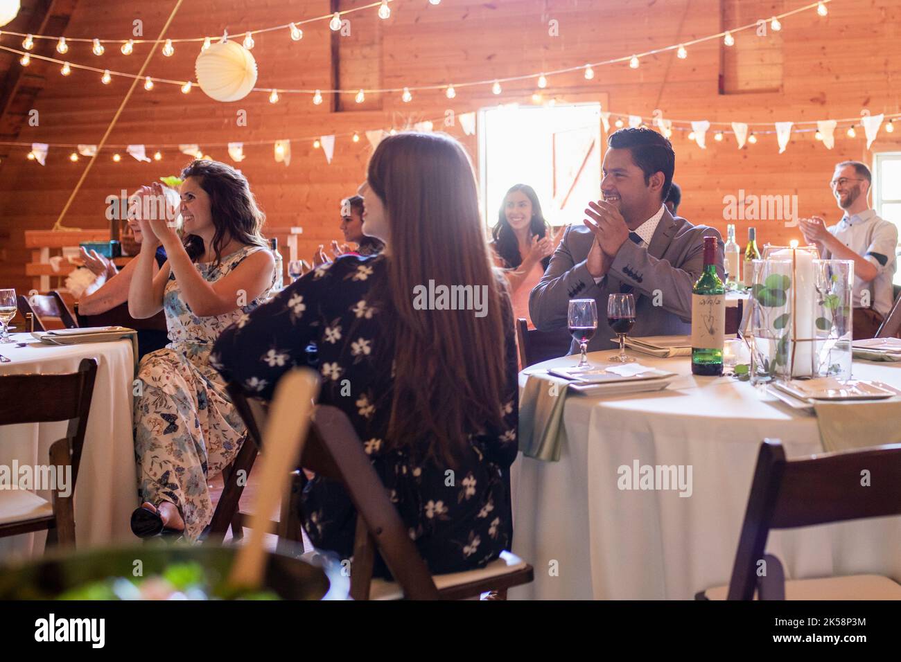 Clapping wedding hi-res stock photography and images - Alamy