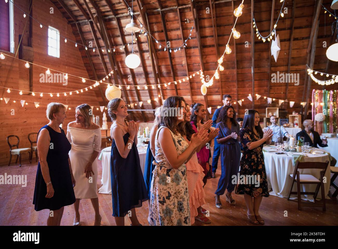 Clapping wedding hi-res stock photography and images - Alamy