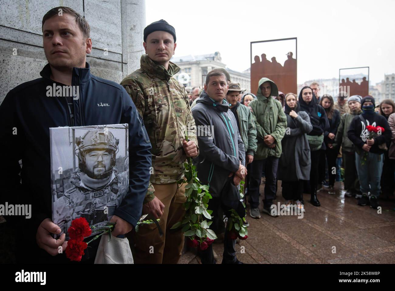 Ukrainian soldiers pay respect to Roman Kosenko, nicknamed Yashka, who ...