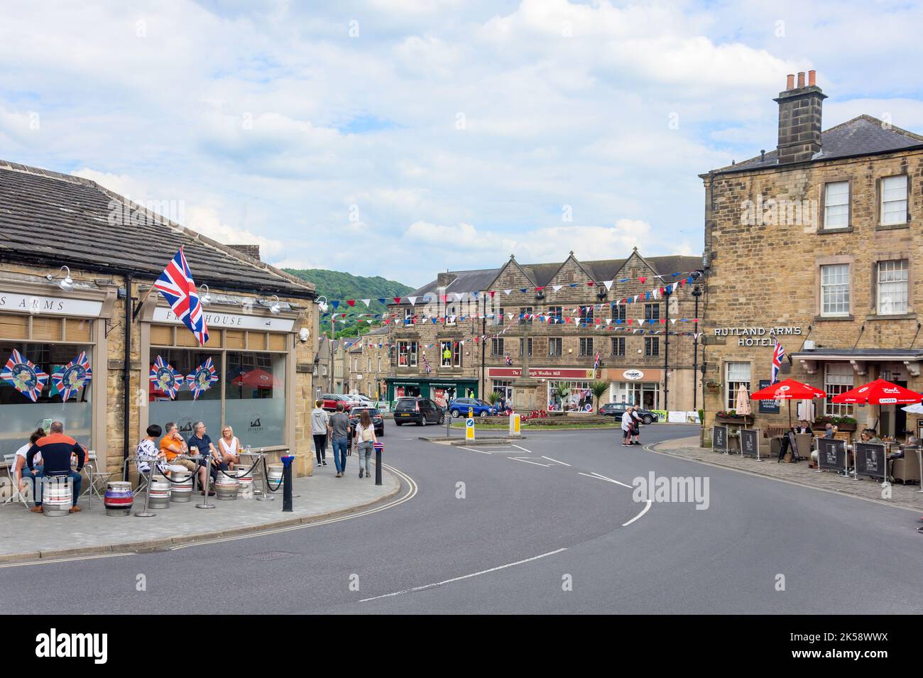 The square from north church street traffic bakewell town centre hi-res ...