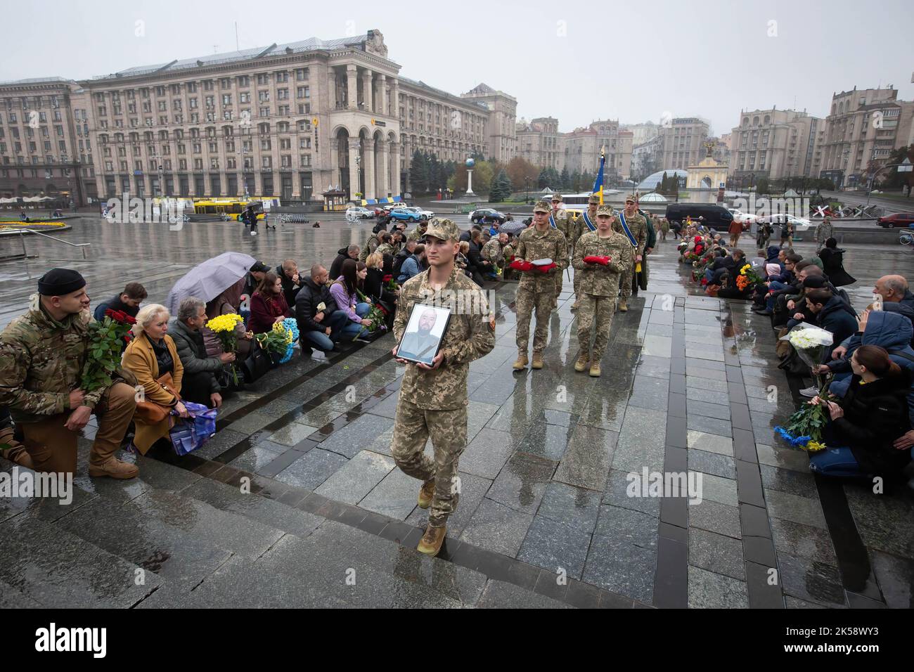 Kyiv, Ukraine. 18th Sep, 2022. Ukrainian soldiers carry portrait and ...