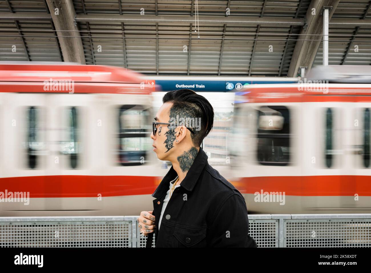 Business man on train platform hi-res stock photography and images - Alamy
