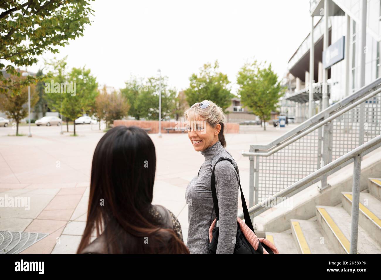 Women on steps hi-res stock photography and images - Alamy