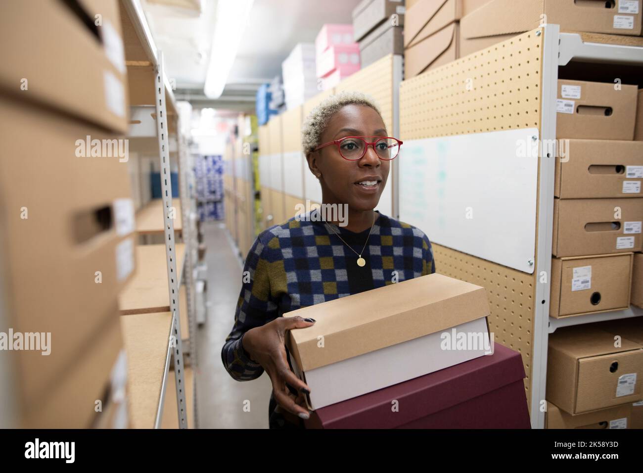 Retail assistant hi-res stock photography and images - Alamy