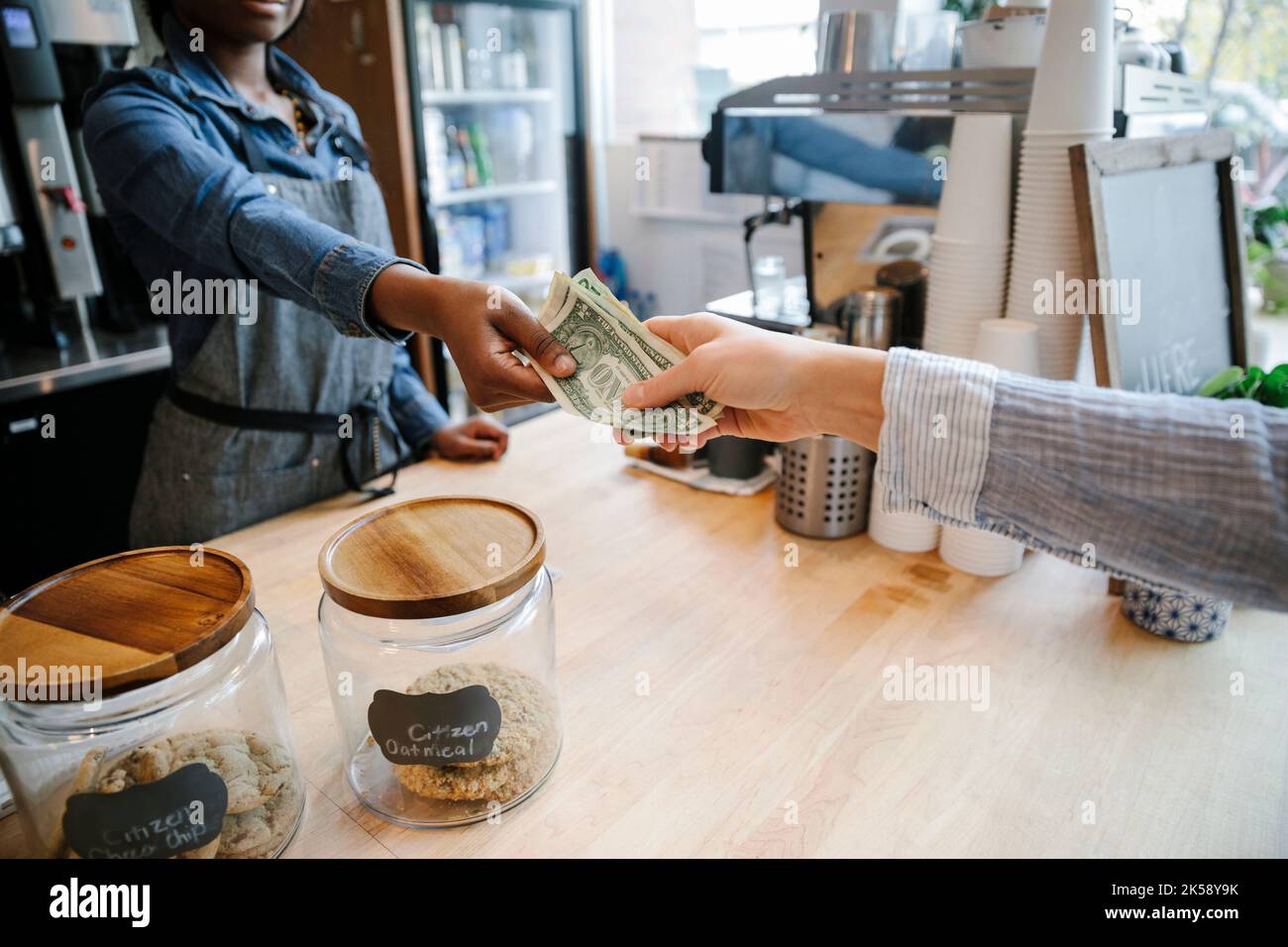 Women with cash in hand hi-res stock photography and images - Alamy