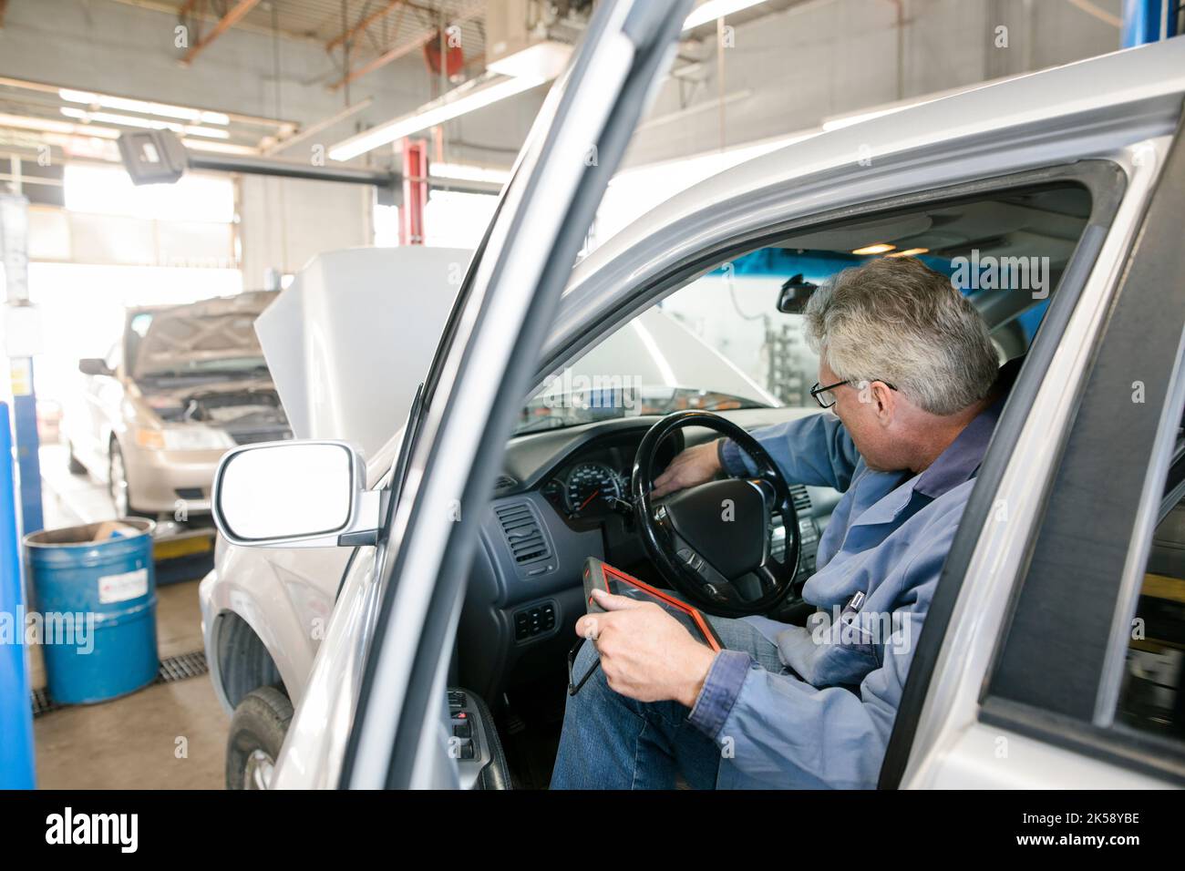 Mechanic dashboard hi-res stock photography and images - Alamy