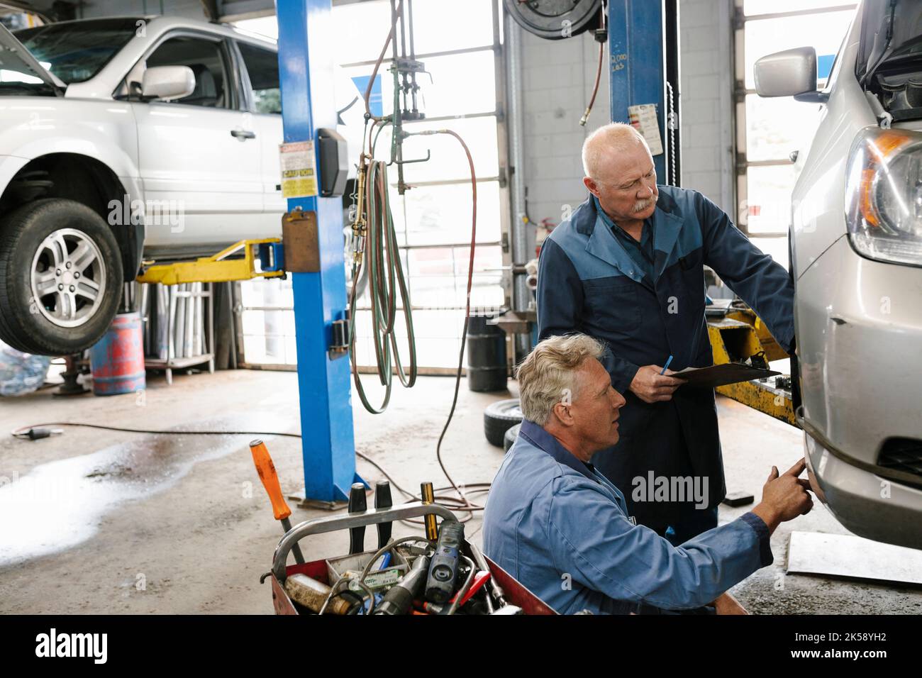 Car mechanics hi-res stock photography and images - Alamy