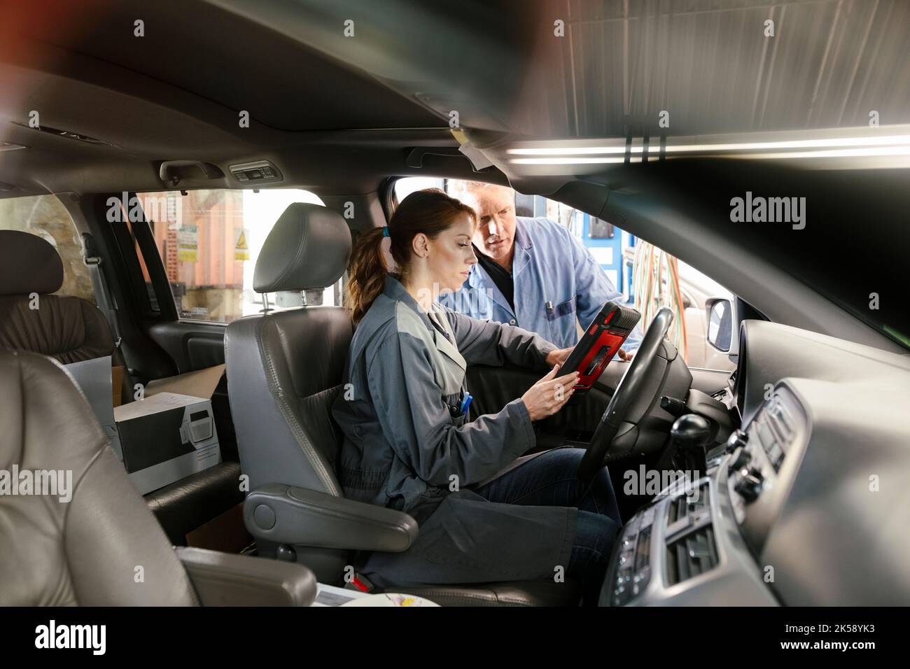 Computer car testing hi-res stock photography and images - Alamy