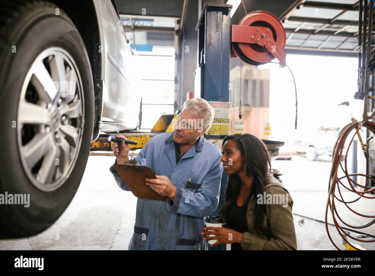 Customer in car repairing workshop hi-res stock photography and images ...