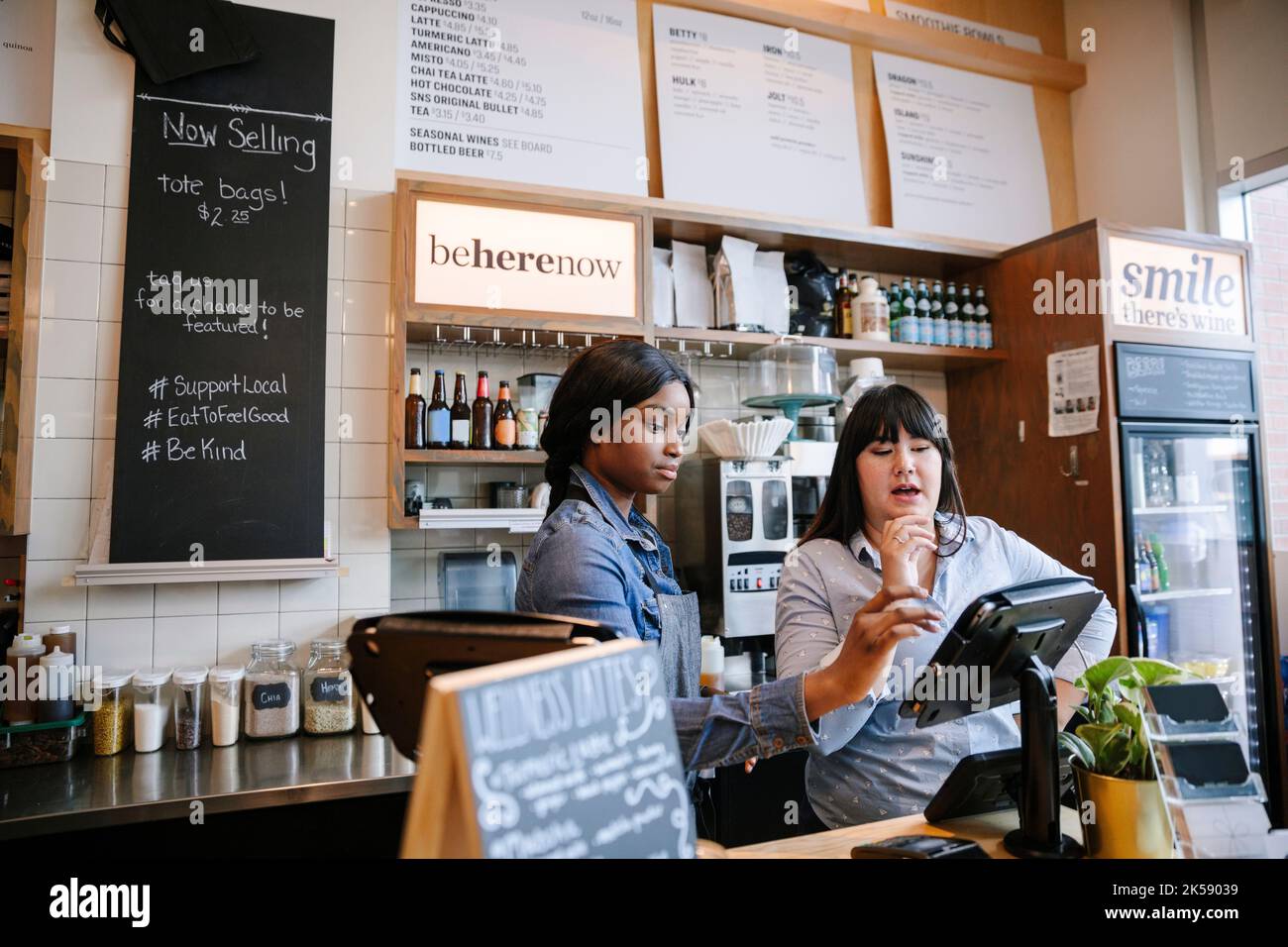 Female employee hi-res stock photography and images - Alamy